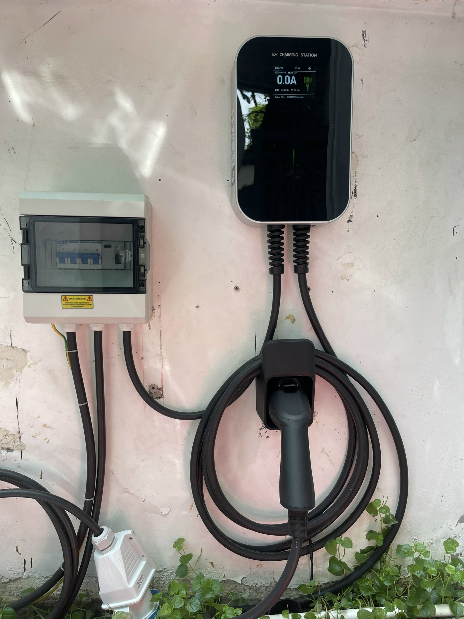 Dịch vụ lắp đặt bộ sạc ô tô điện tại Nha Trang